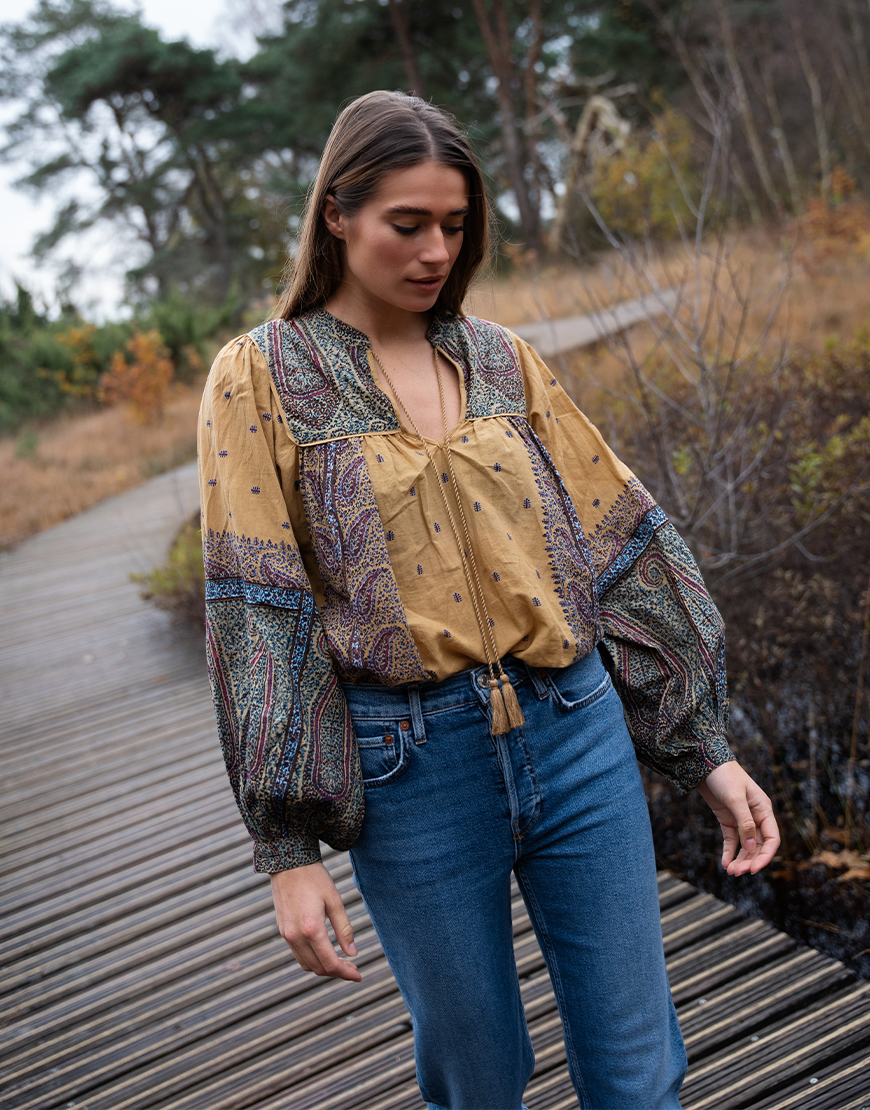 Antik Batik Hida top beige | De beste style secrets