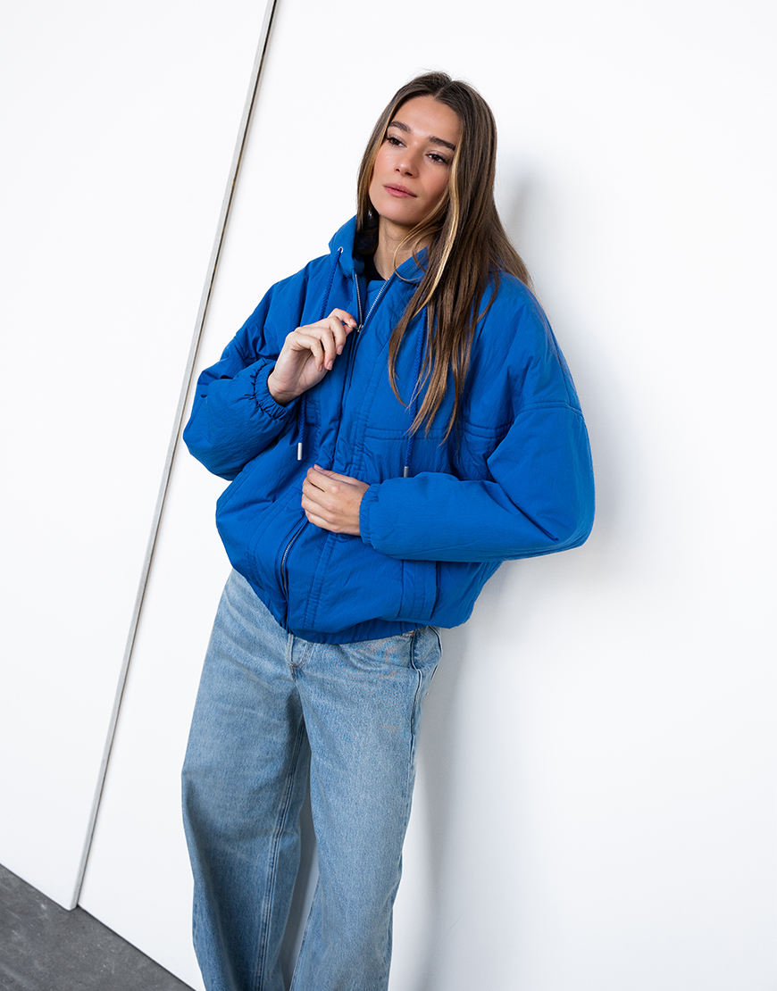 Ba&sh Bokano dons jack blue electrique | Style secrets