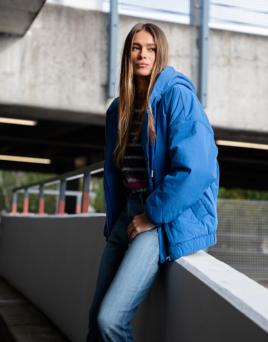 Ba&sh Bokano dons jack blue electrique | Style secrets